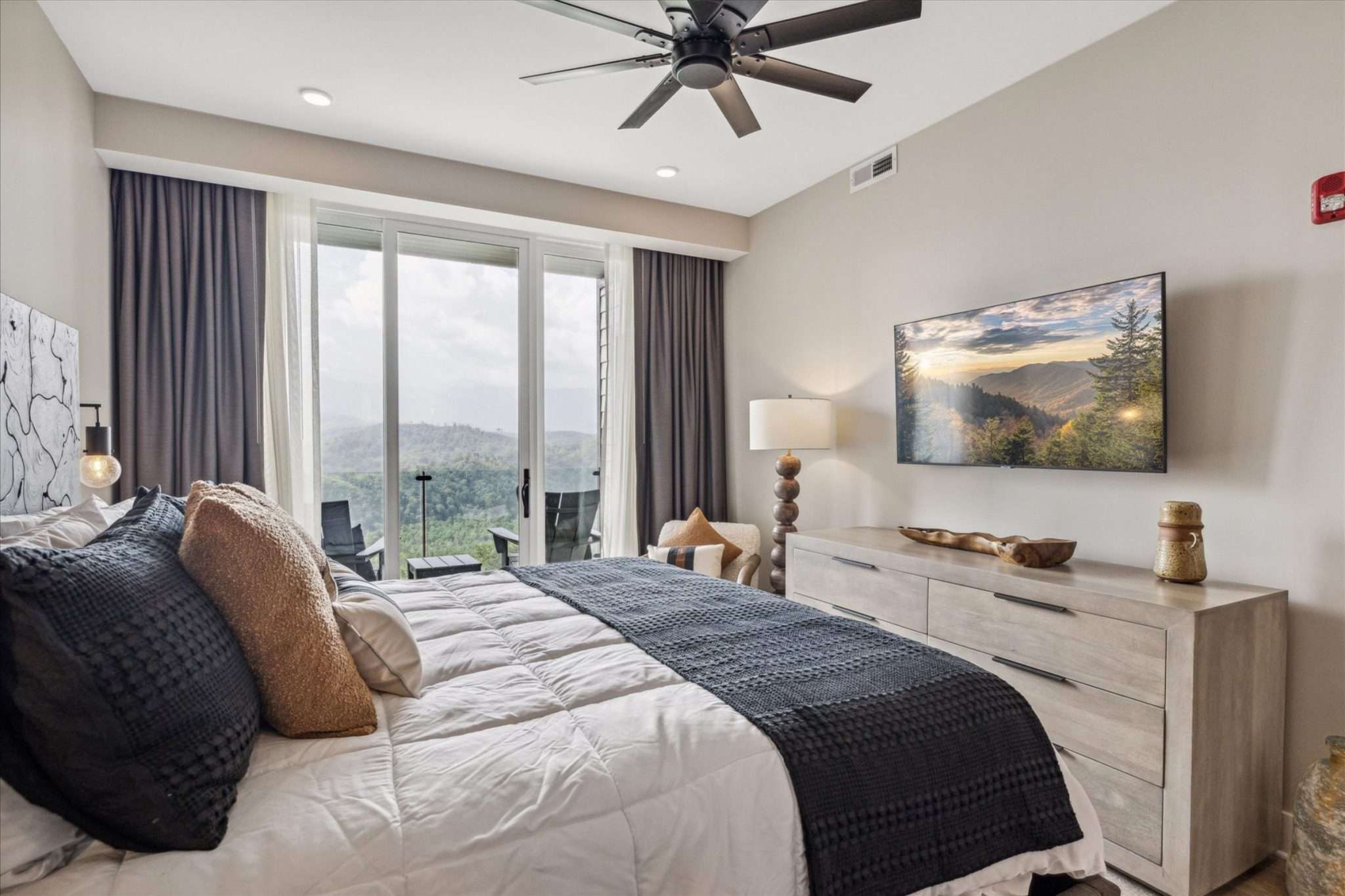 Free Tickets – The Highlands Luxury Vacation Rentals